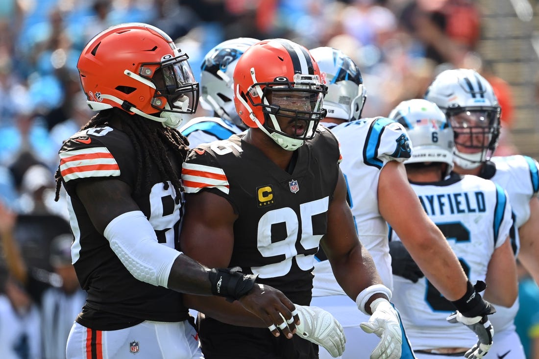 NFL News: Browns DE Myles Garrett (neck), G Joel Bitonio (biceps) miss practice - CWEB