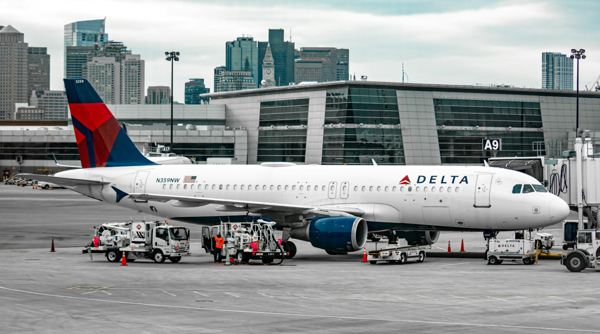 Delta cancels over 700 flights as tech glitches due to Crowdstrike ...
